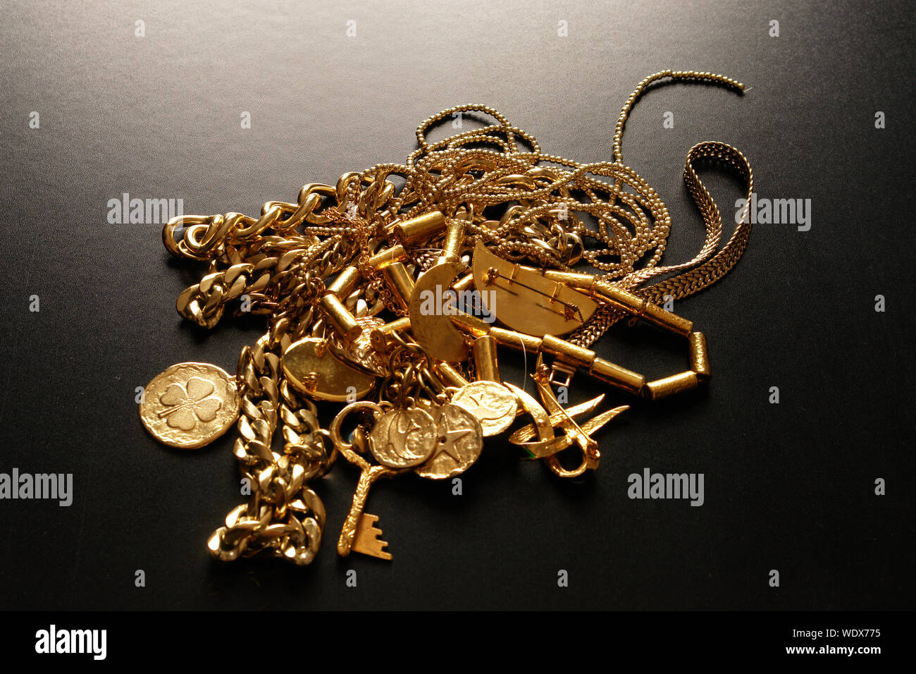 Gold jewelry hi-res stock photography and images - Alamy