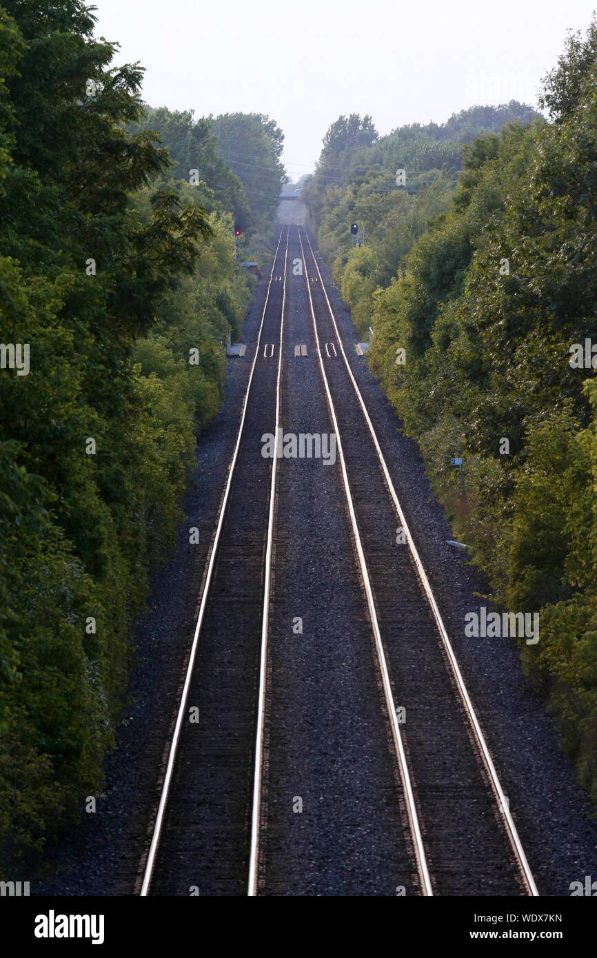 Endless train tracks hi-res stock photography and images - Alamy
