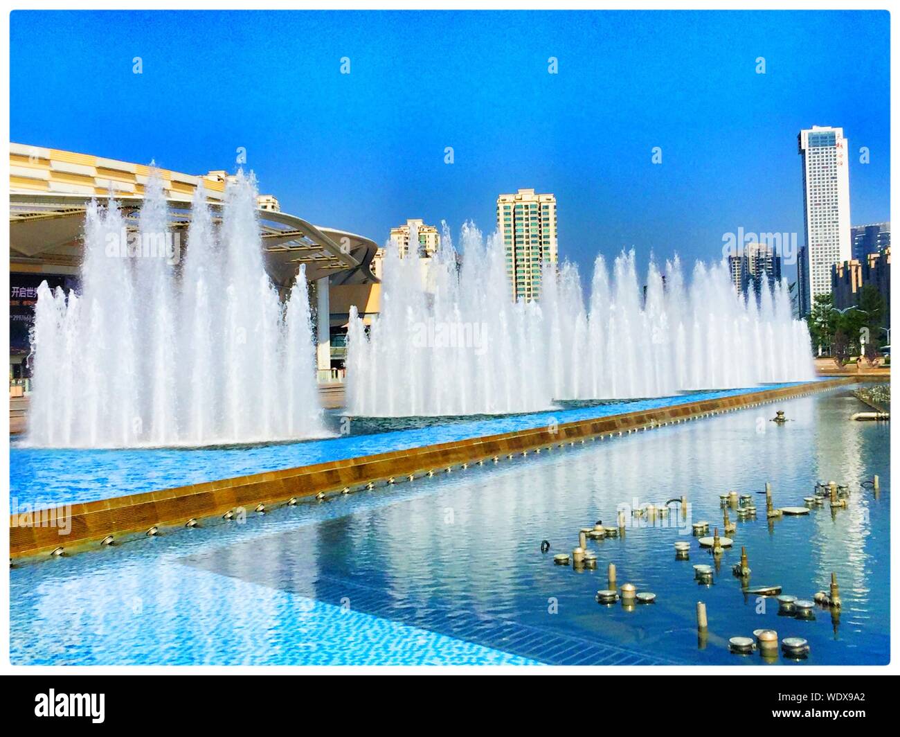 Mall fountain Cut Out Stock Images & Pictures - Alamy