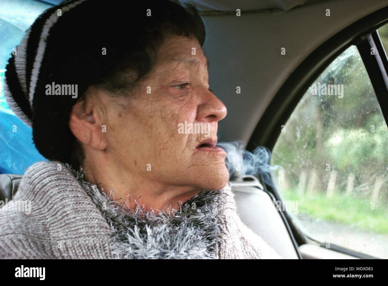 Adult smoking in car hi-res stock photography and images - Alamy