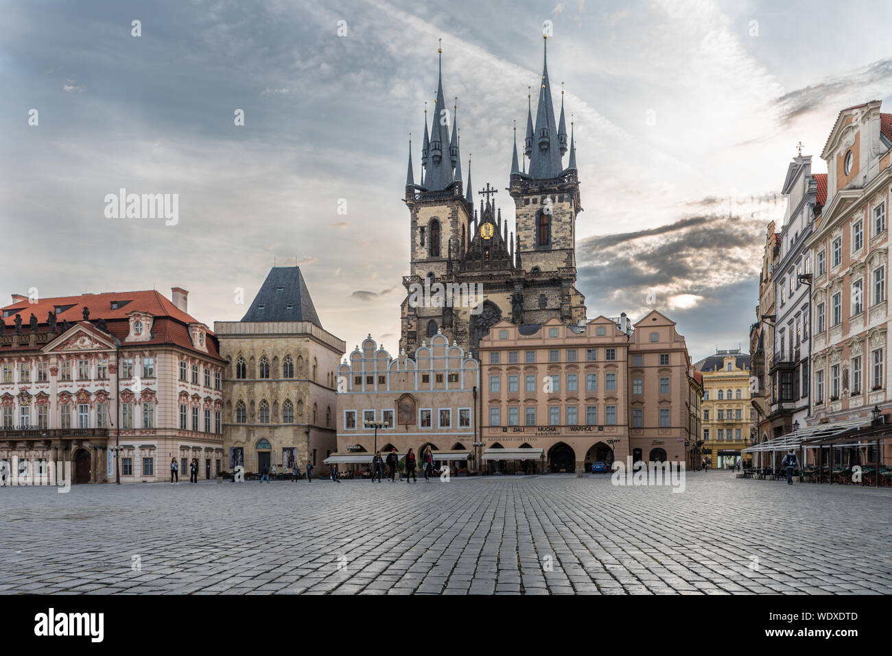 Town square buildings hi-res stock photography and images - Alamy