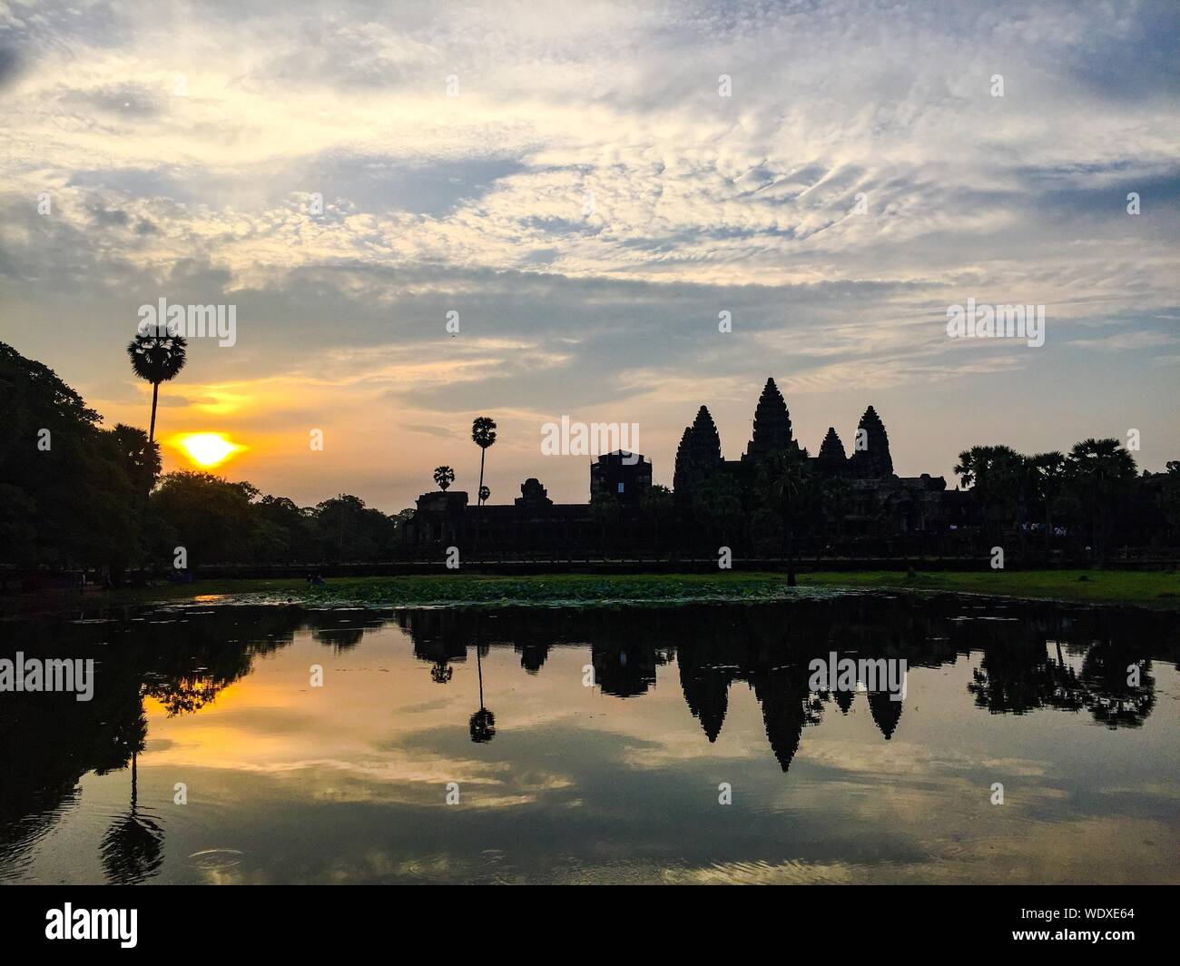 Sunset at angkor wat hi-res stock photography and images - Alamy