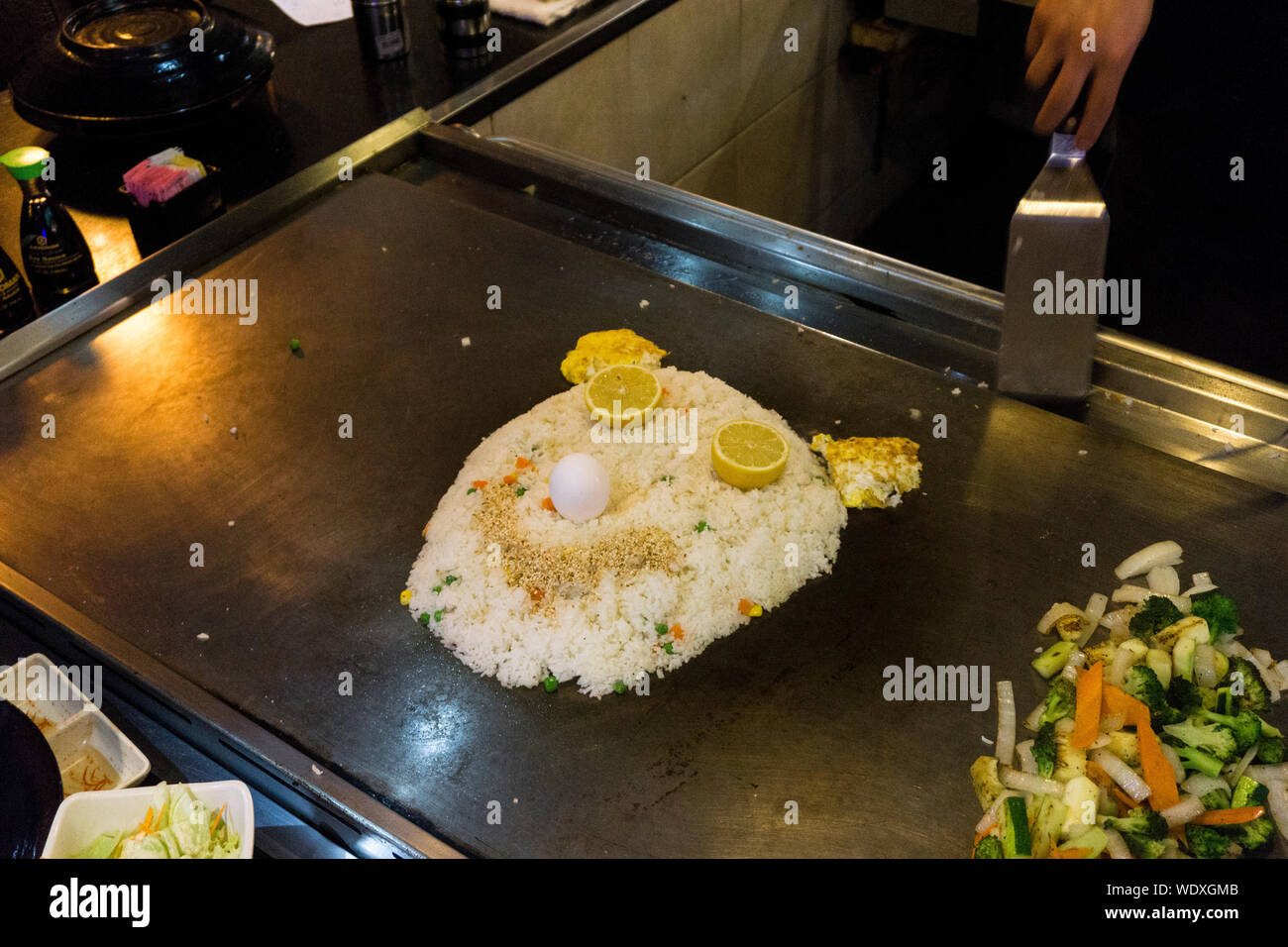 Face to face counter hi-res stock photography and images - Alamy