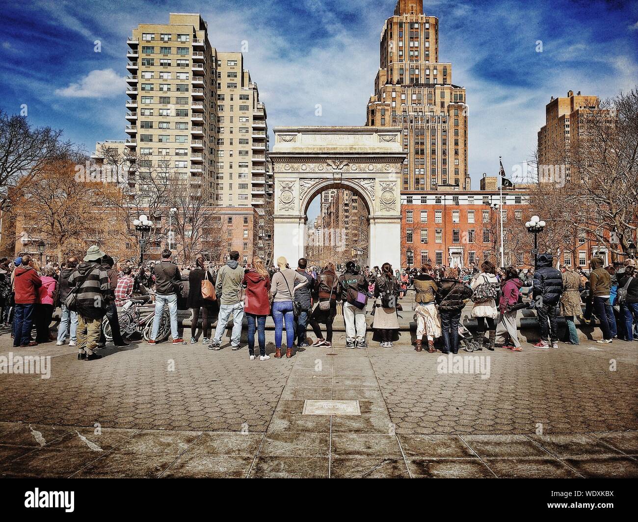 People park crowd hi-res stock photography and images - Alamy