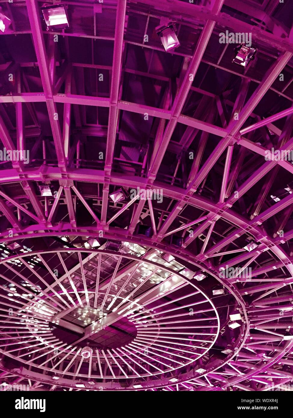 Pink stage lights hi-res stock photography and images - Alamy