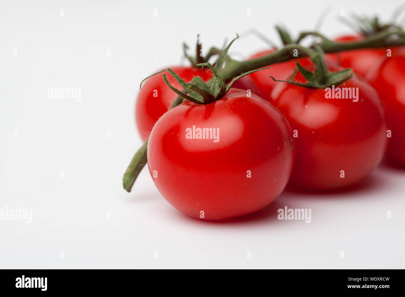 red tomatoes on vine Stock Photo - Alamy
