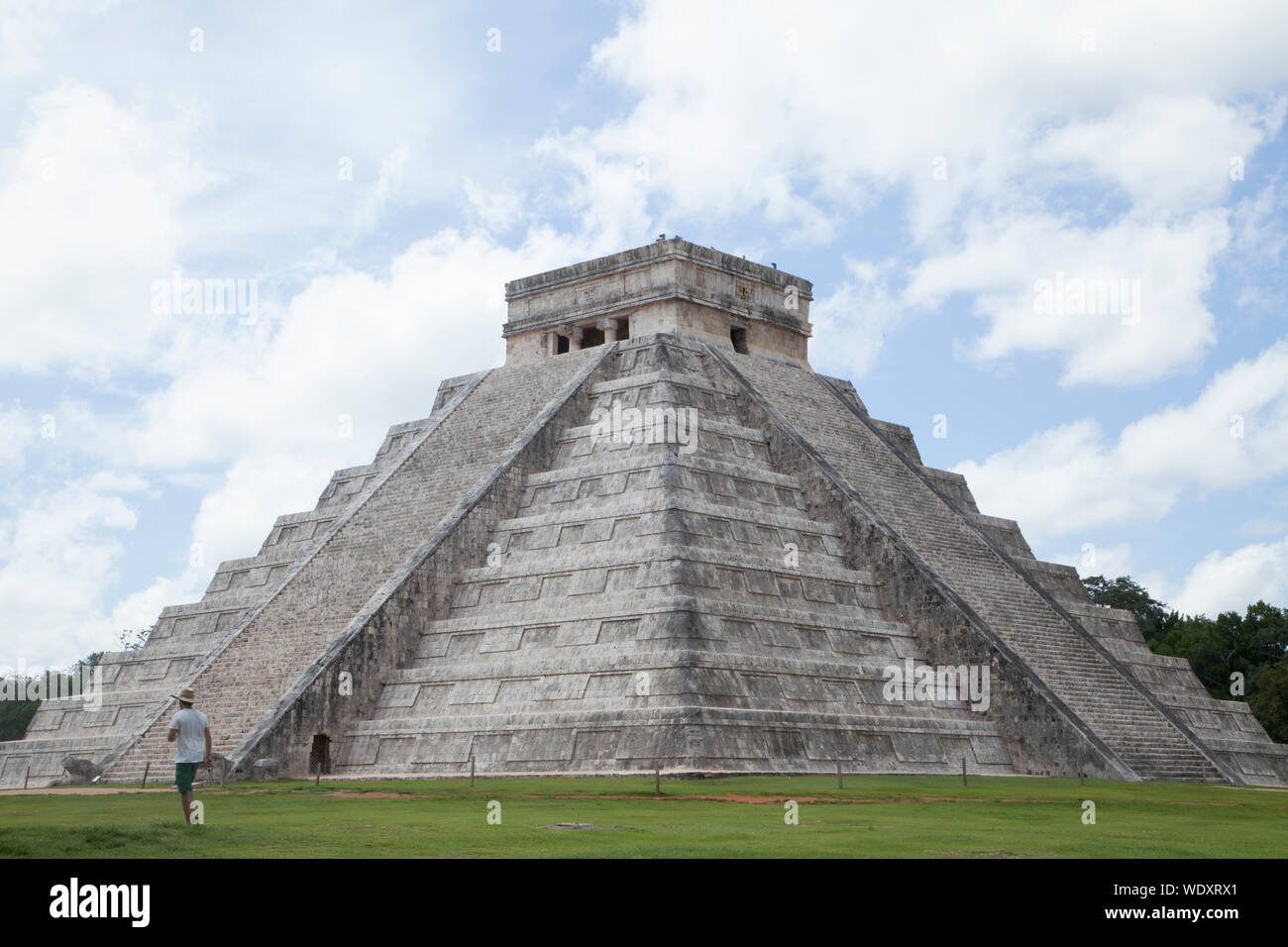 The mayan pyramid hi-res stock photography and images - Alamy