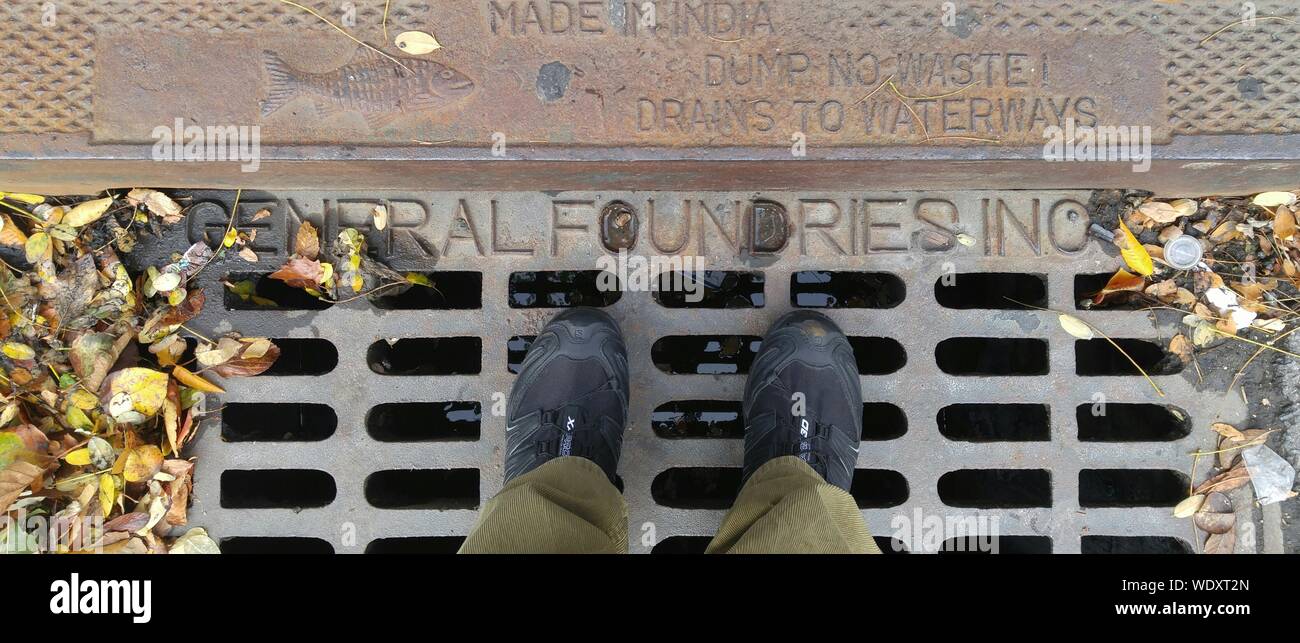 Sewer sign hi-res stock photography and images - Alamy