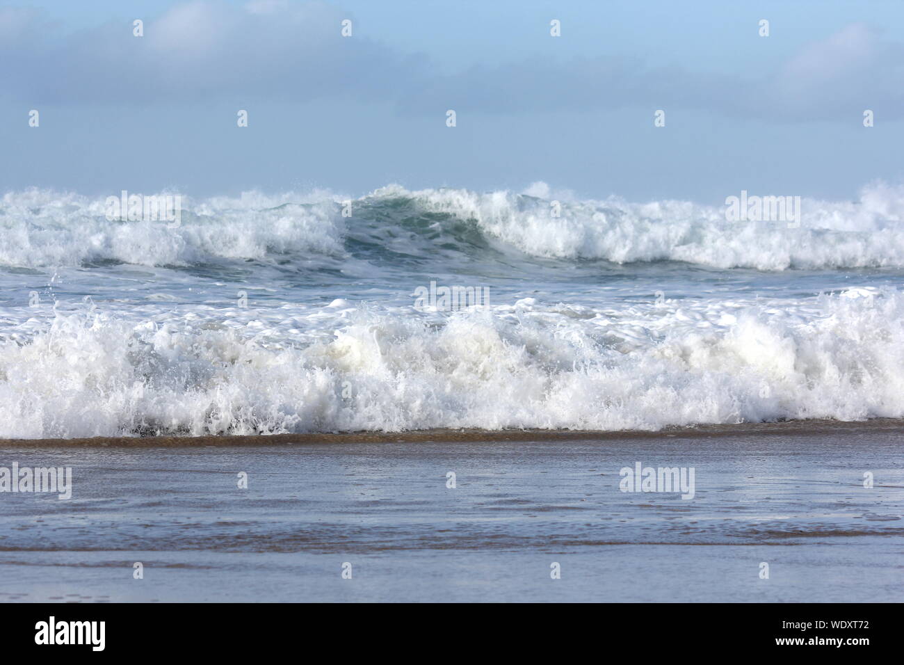 King Tides and Huge Surf after Cyclone Byron Bay 2015 Stock Photo - Alamy
