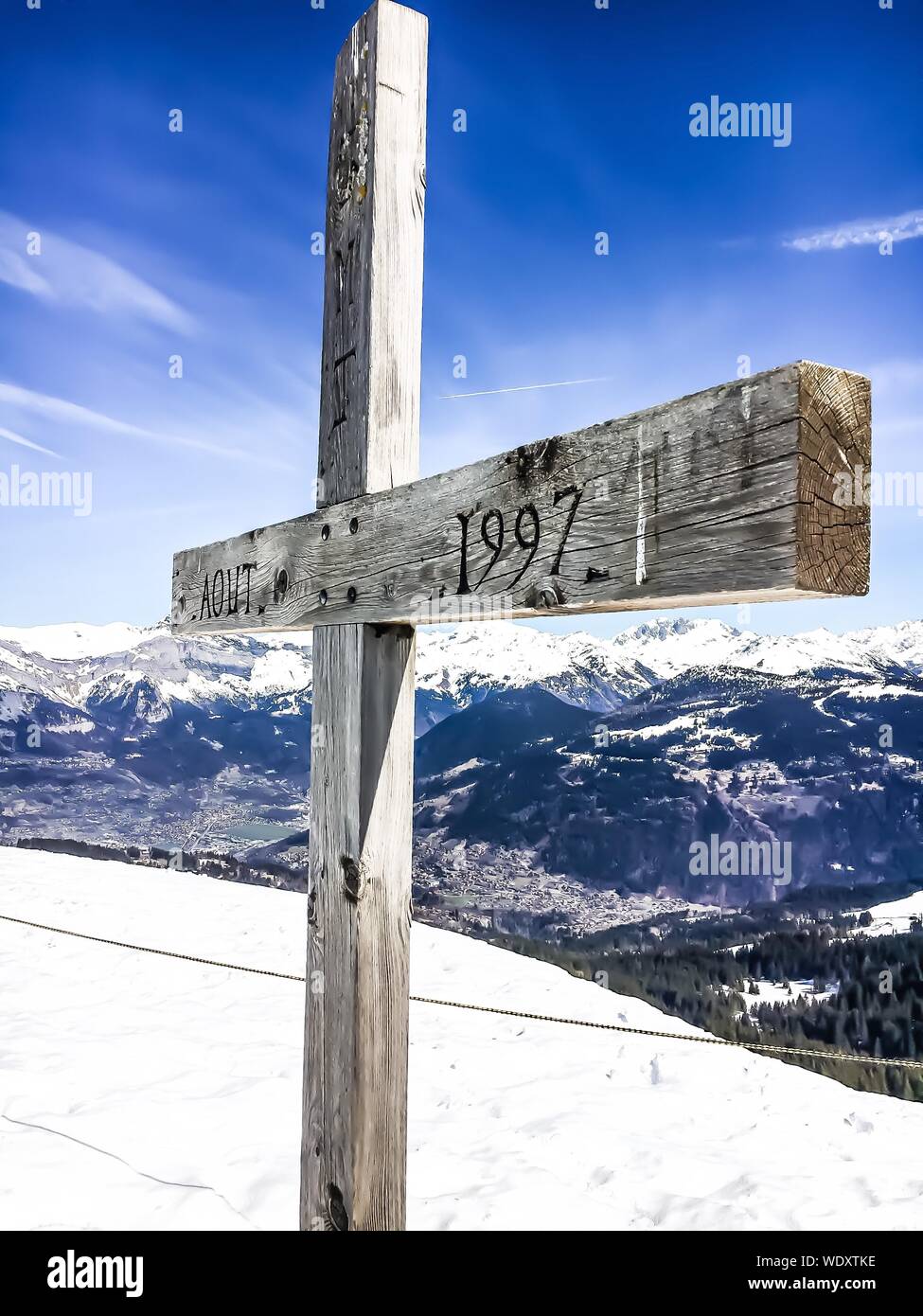Wooden cross snow hi-res stock photography and images - Alamy