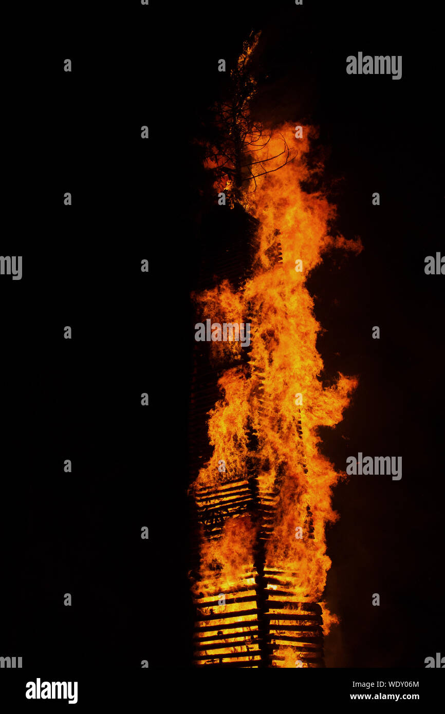 Tall bonfire hi-res stock photography and images - Alamy