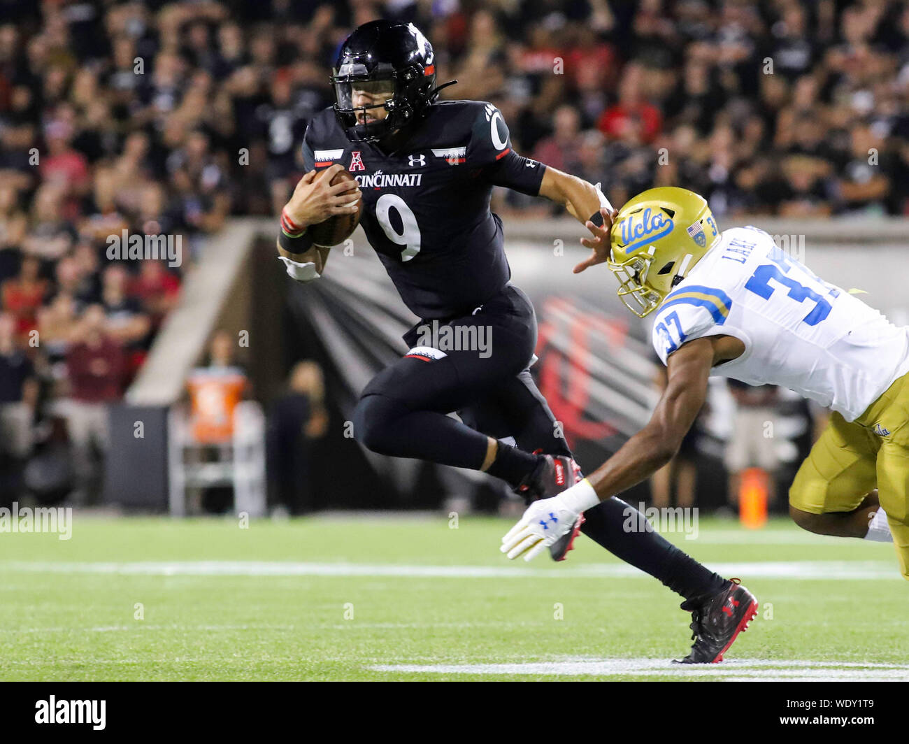 Heisman pose hi-res stock photography and images - Alamy