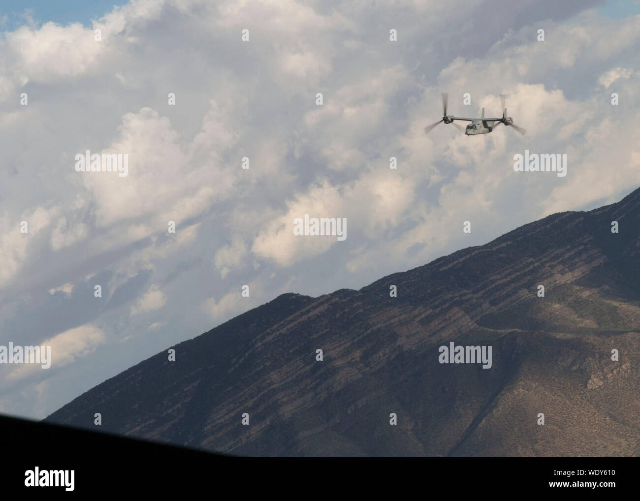 An MV-22B Osprey with Marine Medium Tiltrotor Squadron (VMM) 362 ...