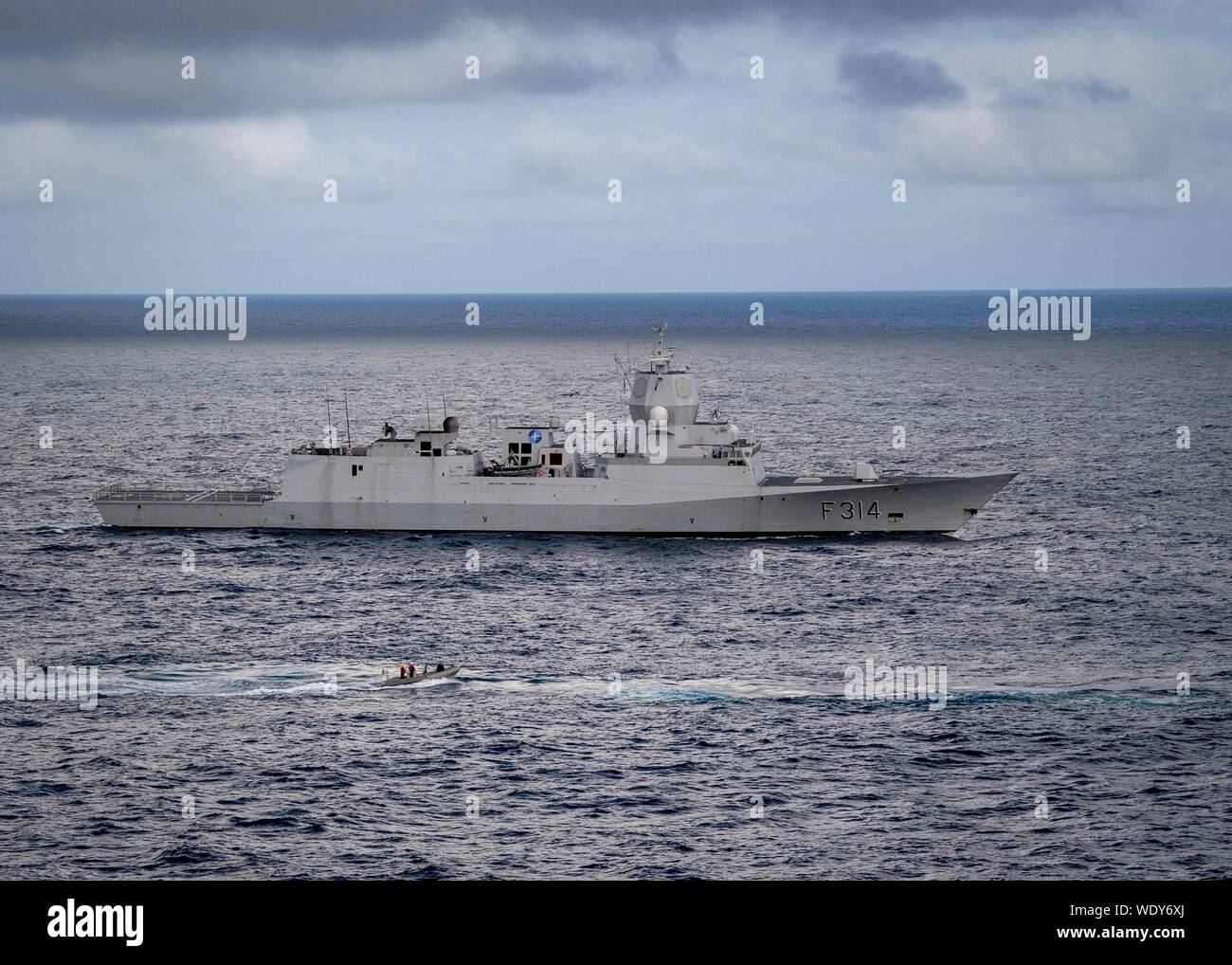 190827-N-UB406-0687 ATLANTIC OCEAN (Aug. 27, 2019) Sailors assigned to ...