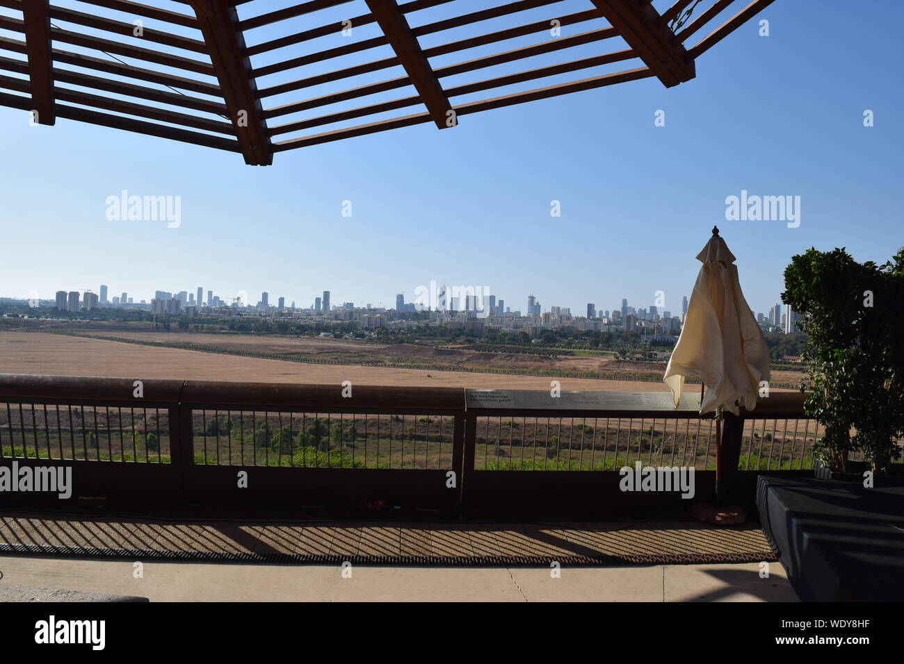 Park facing hi-res stock photography and images - Alamy