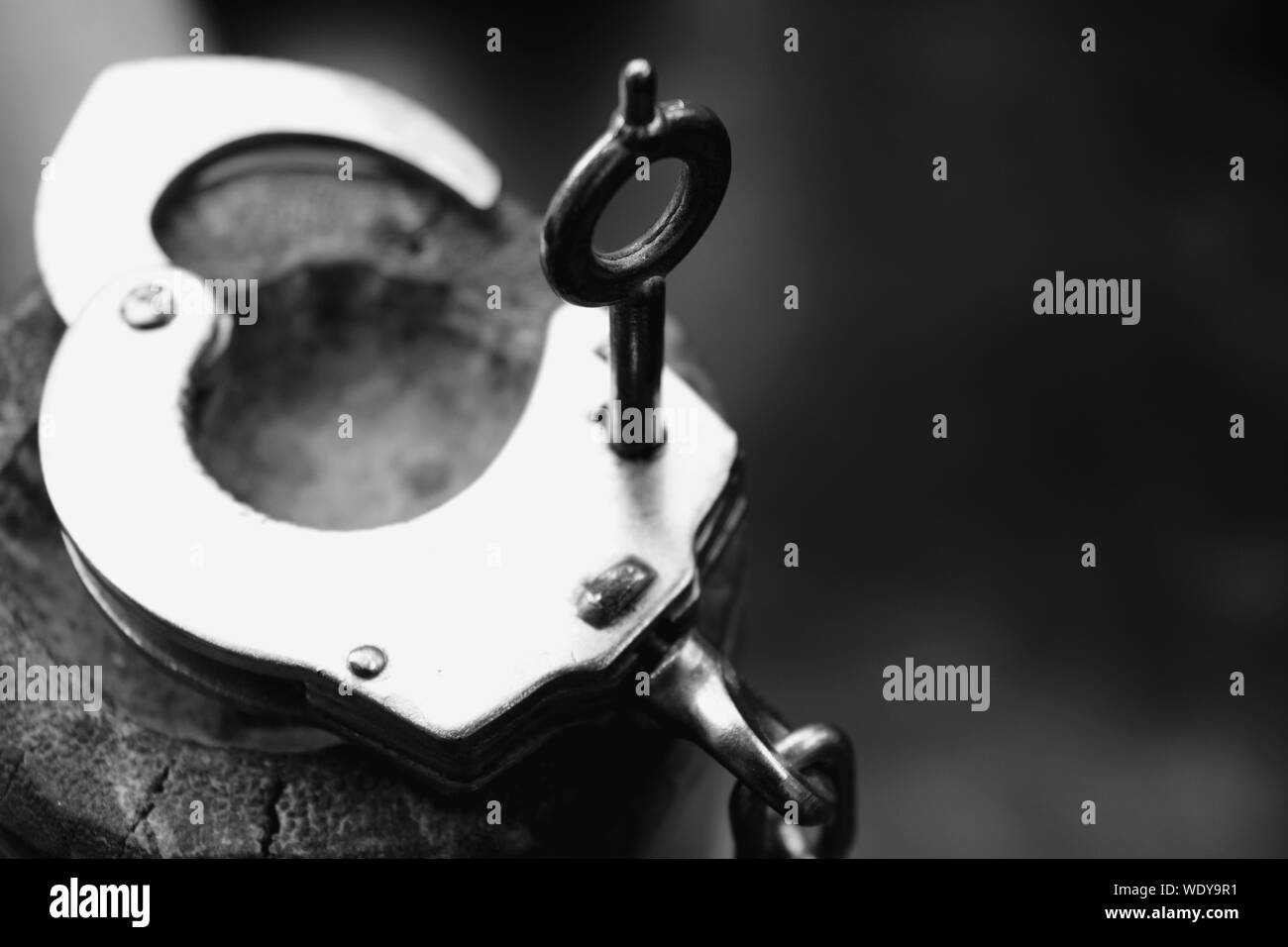 Open handcuffs hi-res stock photography and images - Alamy