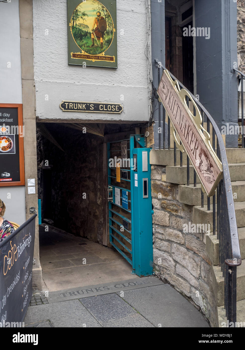 Old closes edinburgh hi-res stock photography and images - Alamy