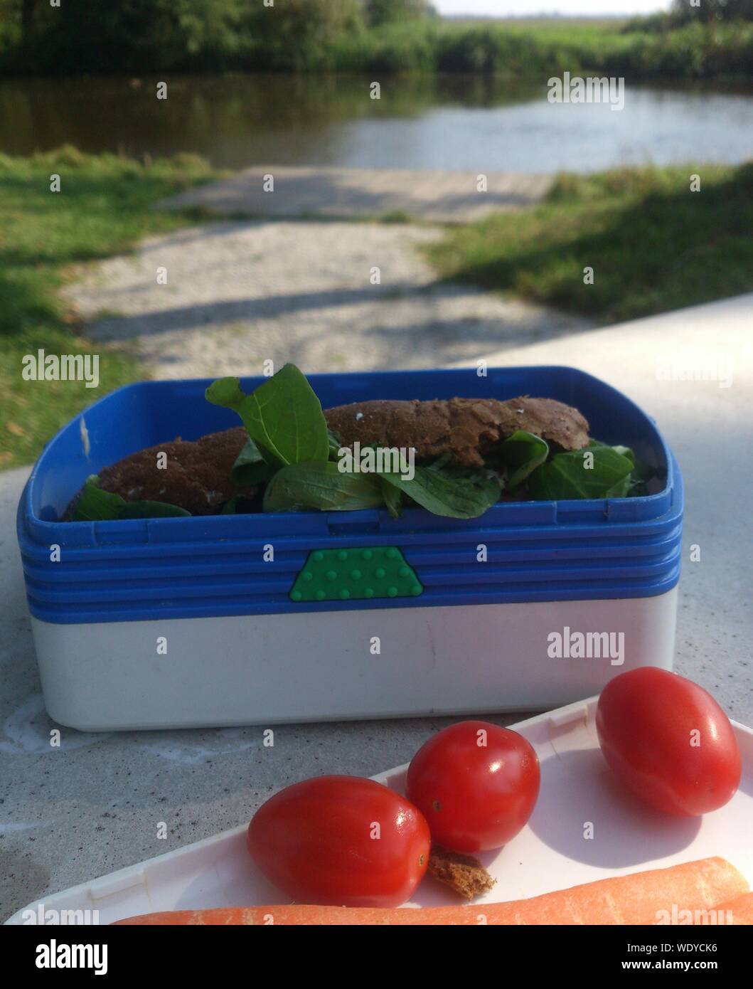 Table picnic food hi-res stock photography and images - Alamy