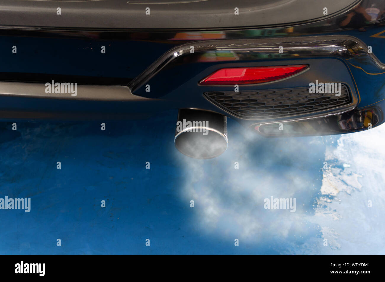 Car exhaust while leaving a smoke Stock Photo - Alamy