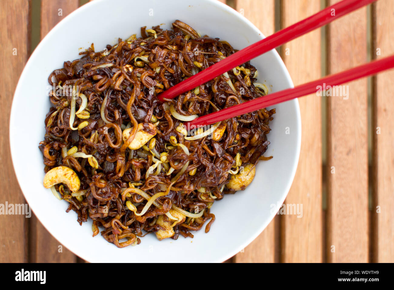 Asian noodle plate hi-res stock photography and images - Alamy