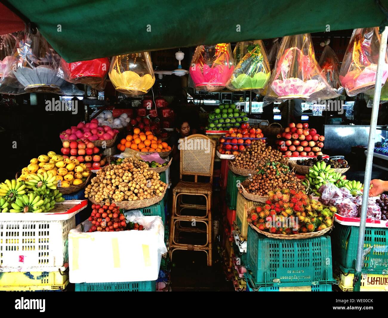 Large fresh fruit display hi-res stock photography and images - Alamy