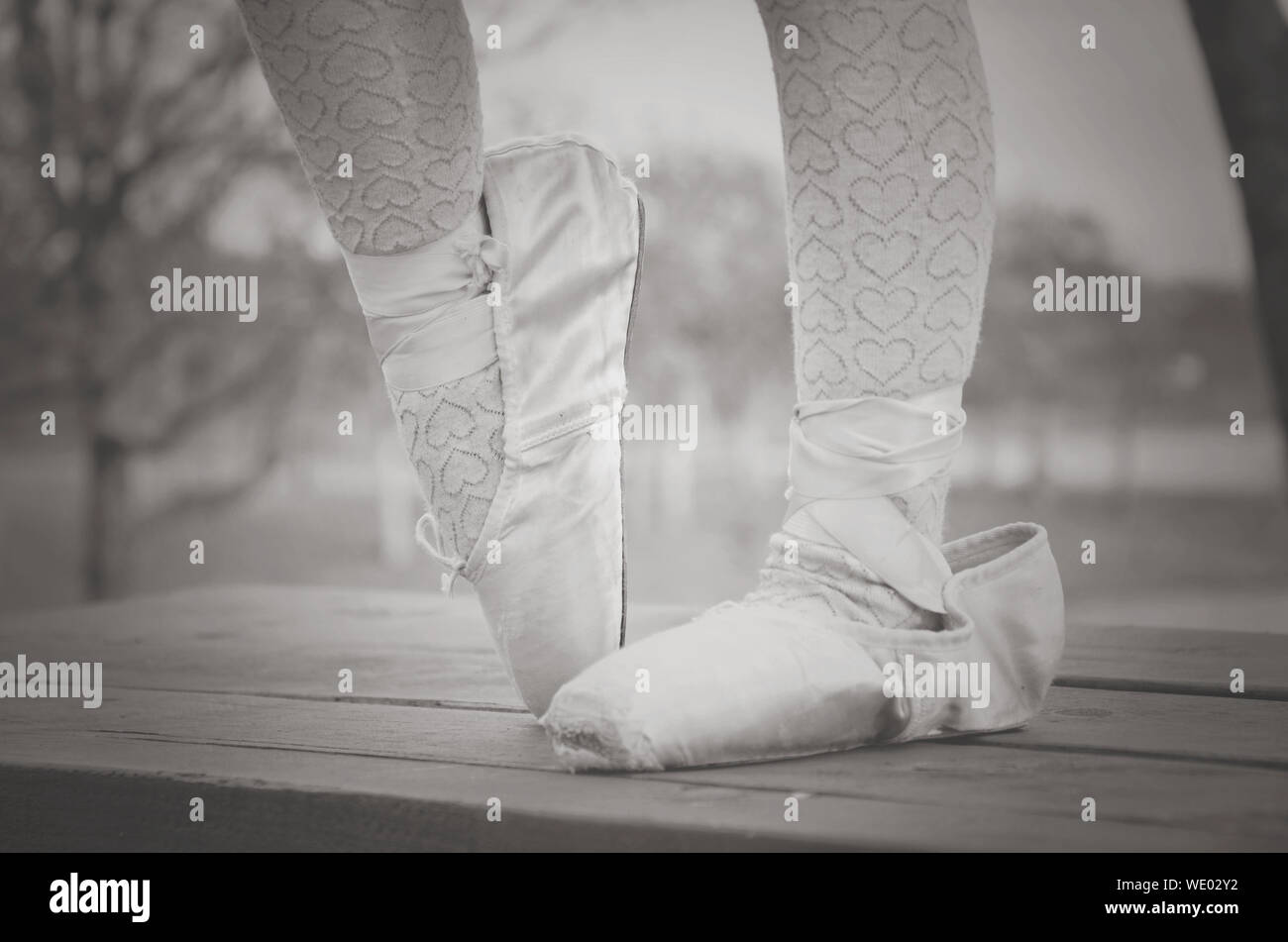 Table dancer hi-res stock photography and images - Alamy