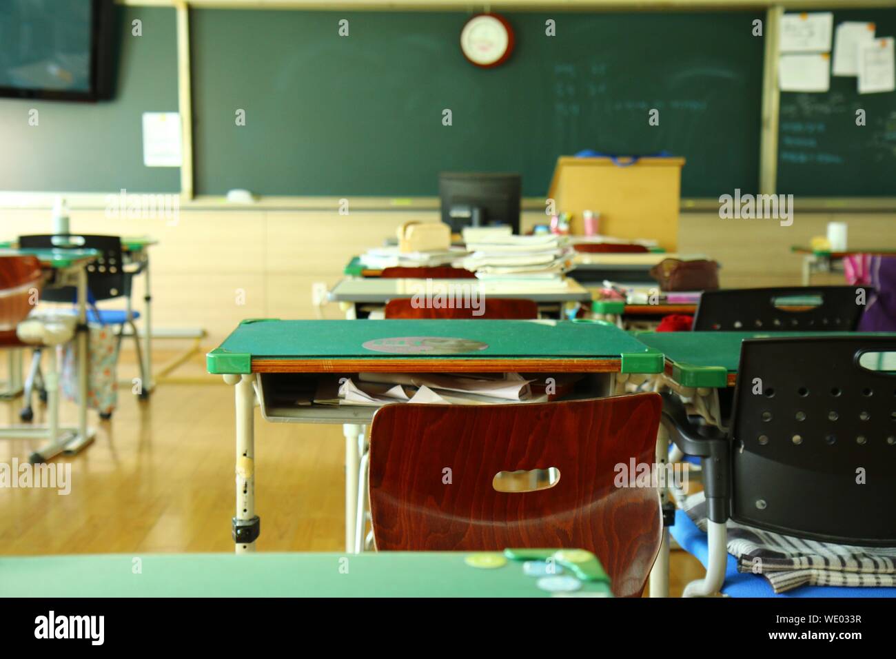 Empty chair classroom people hi-res stock photography and images - Alamy