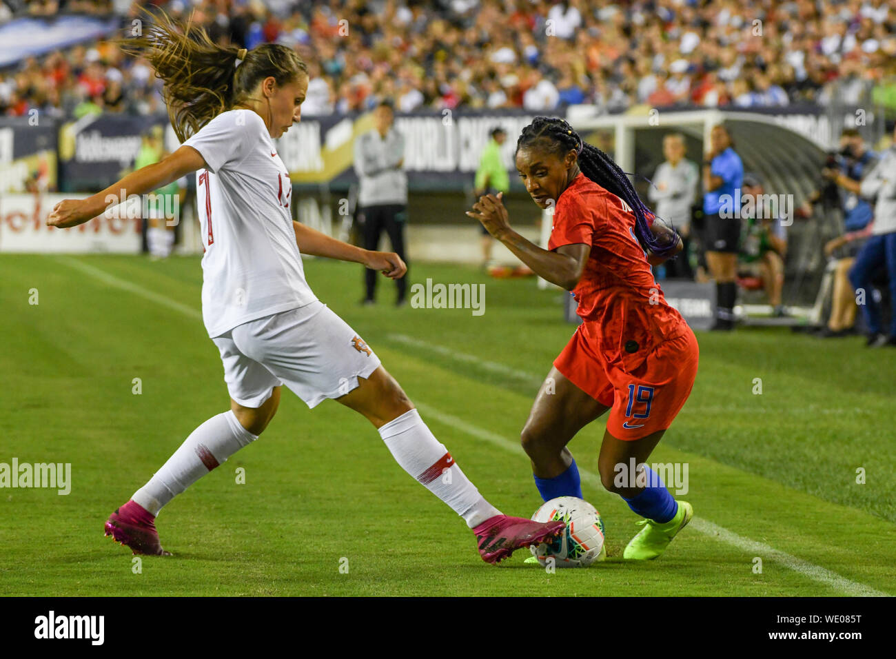 Crystal dunn soccer player hi-res stock photography and images - Alamy