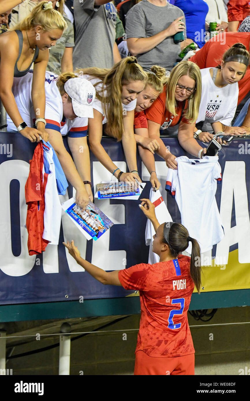 Mallory pugh autograph hi-res stock photography and images - Alamy