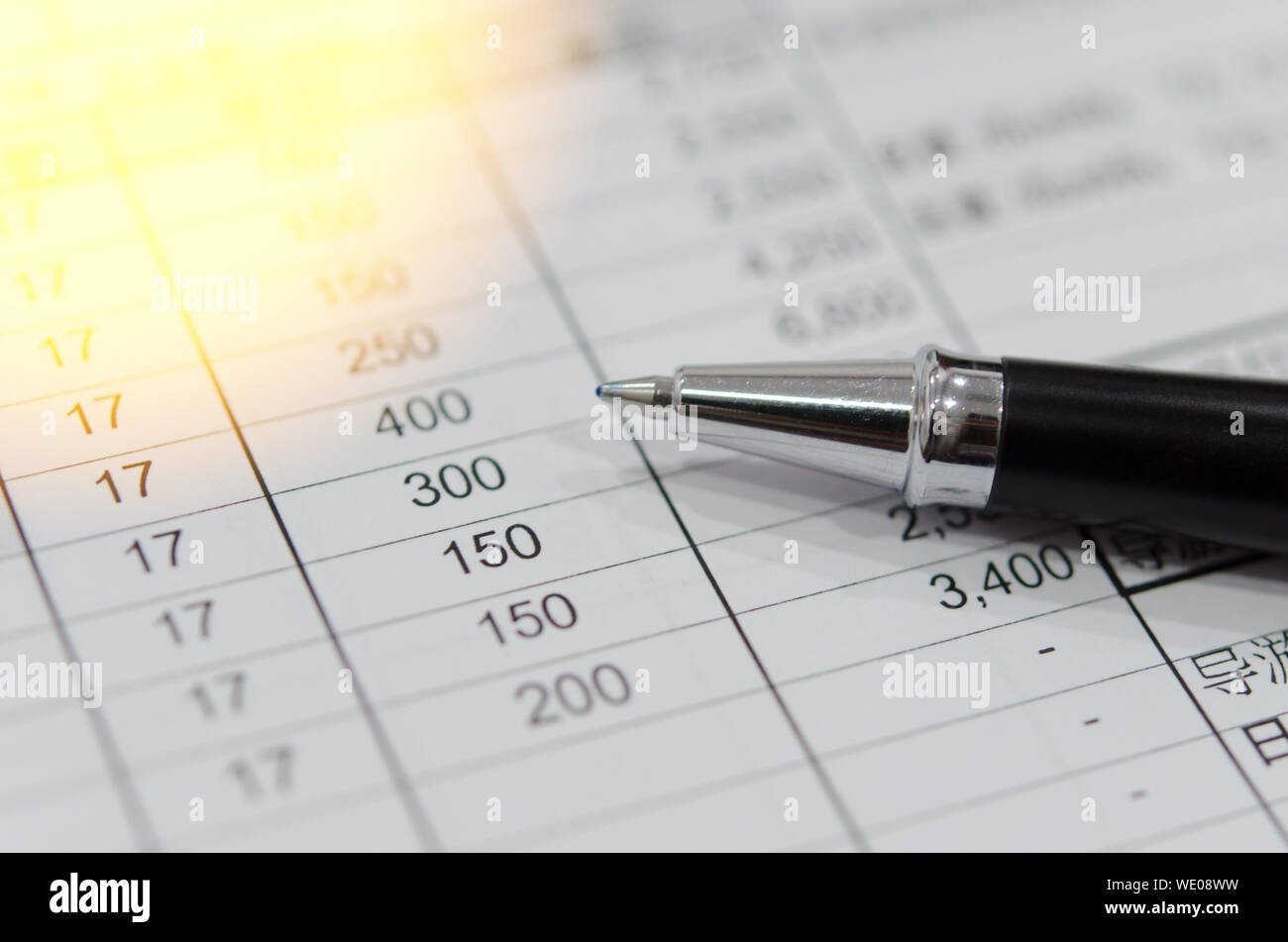 Office report hi-res stock photography and images - Alamy