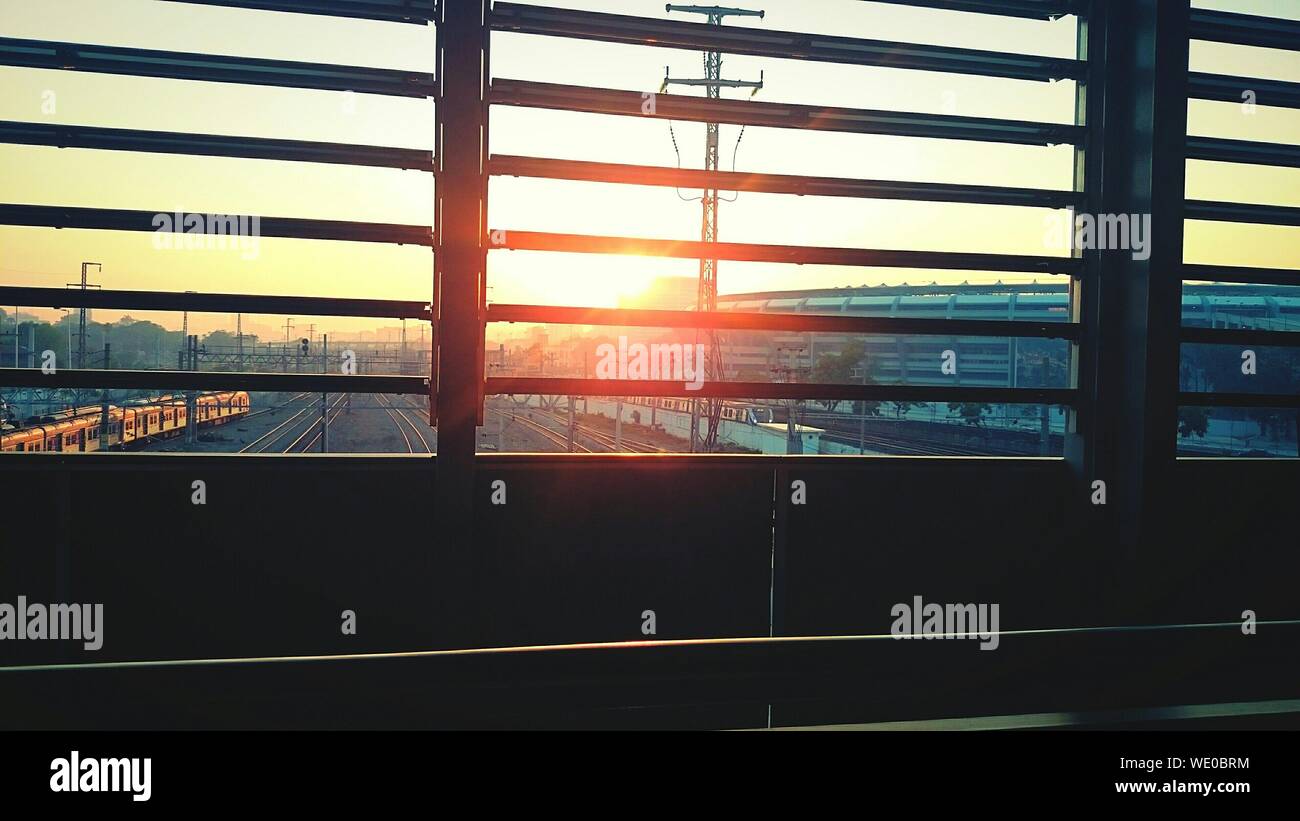 Metro tracks hi-res stock photography and images - Alamy