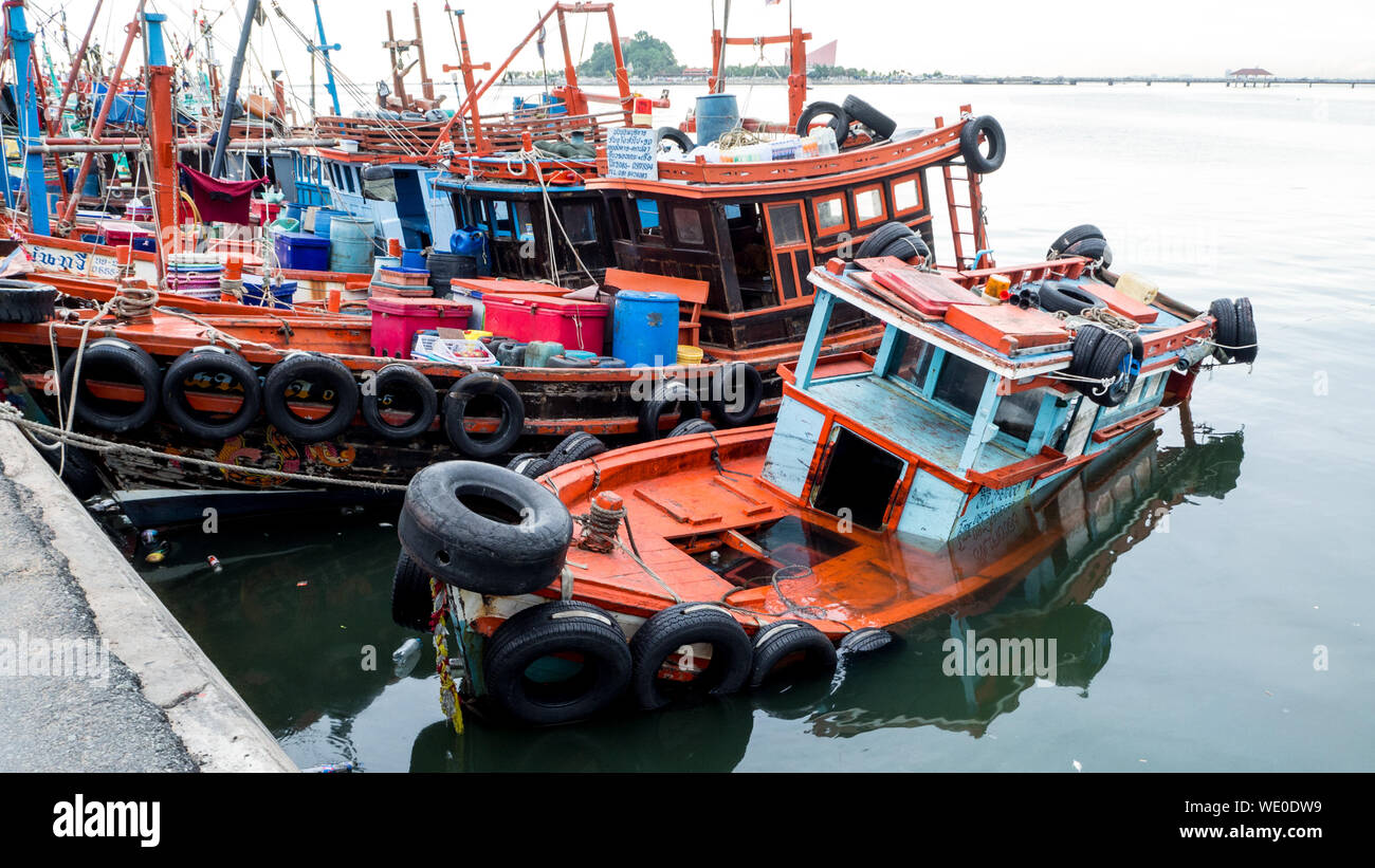 Sinking fishing boat hi-res stock photography and images - Alamy