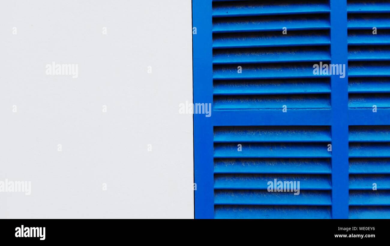 Blue shutter hi-res stock photography and images - Alamy