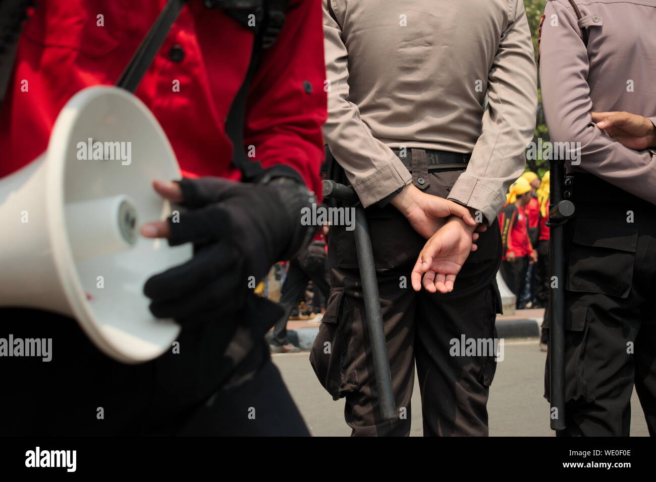 Men in the back hi-res stock photography and images - Alamy