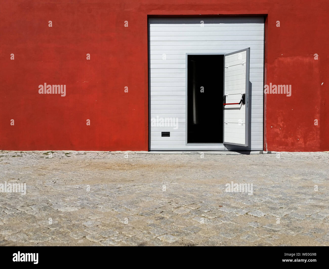 Open door building architecture hi-res stock photography and images - Alamy