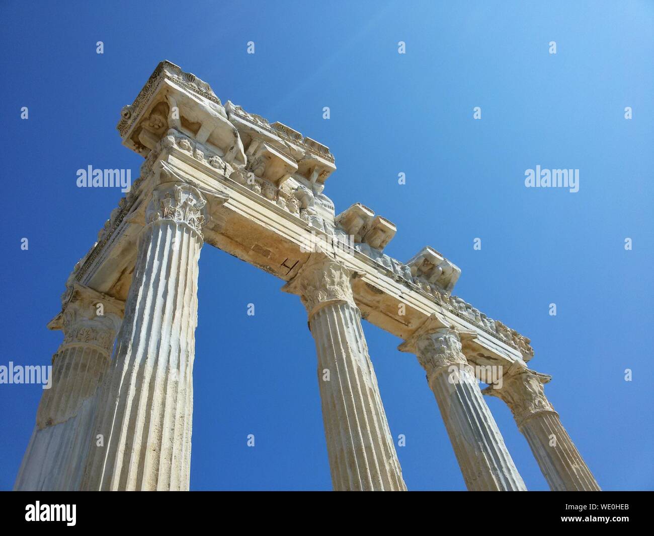 Broken monuments hi-res stock photography and images - Alamy