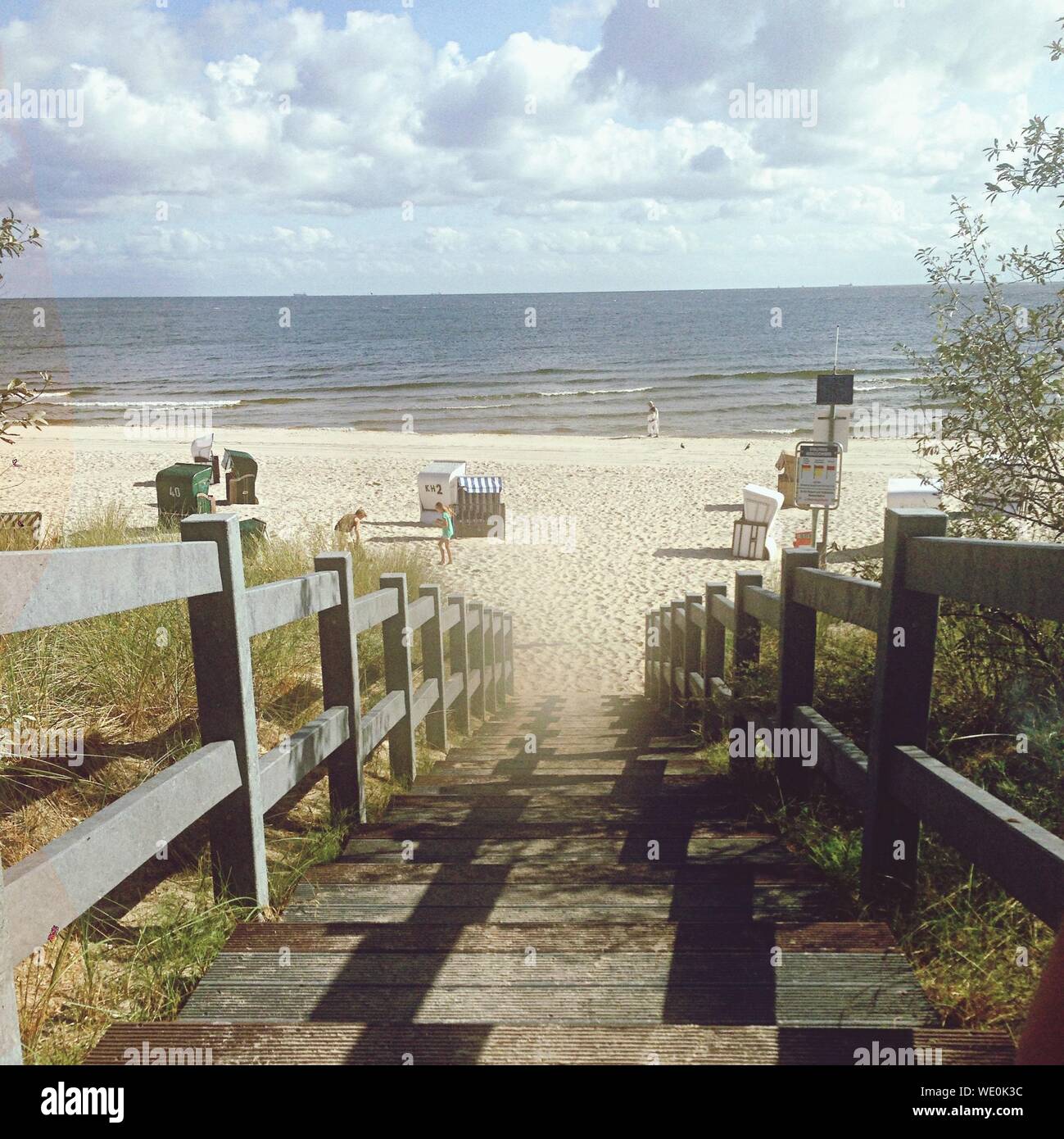 Narrow beach scene hi-res stock photography and images - Alamy