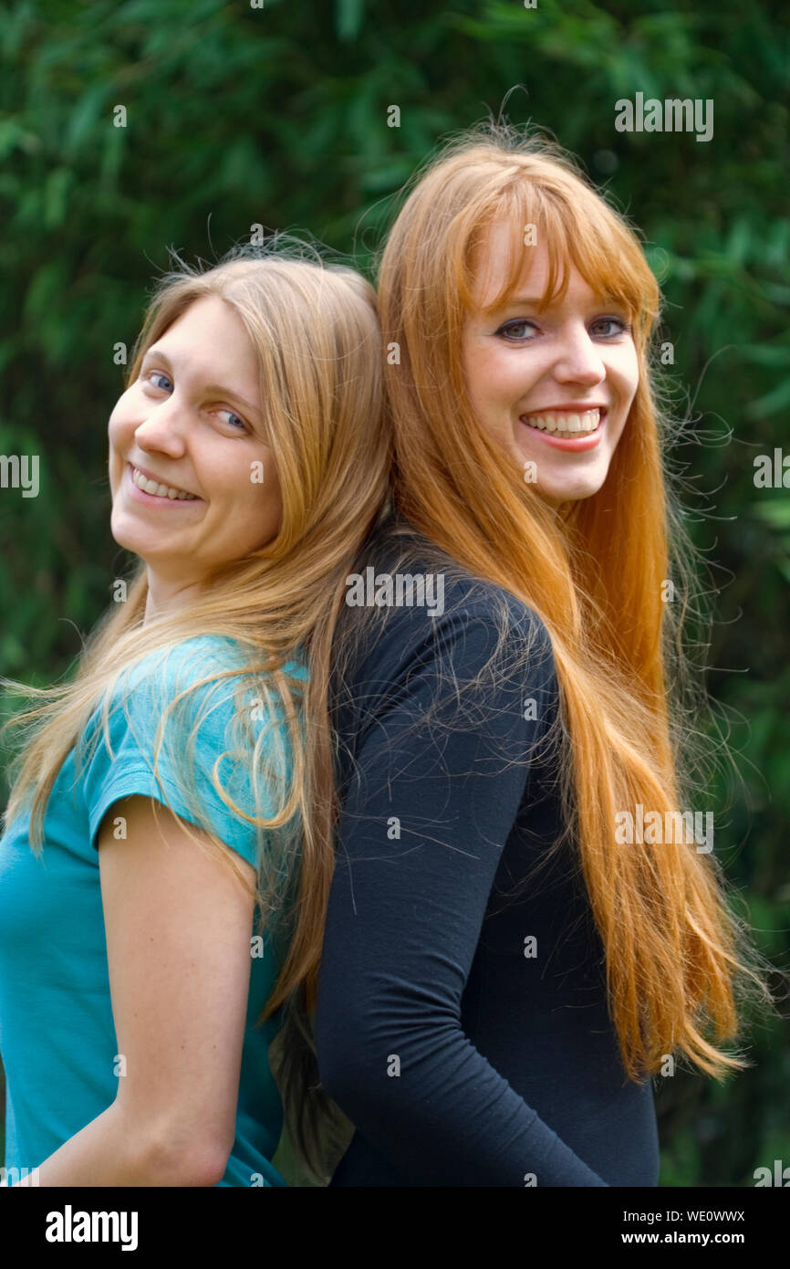 Back view friends hi-res stock photography and images - Alamy