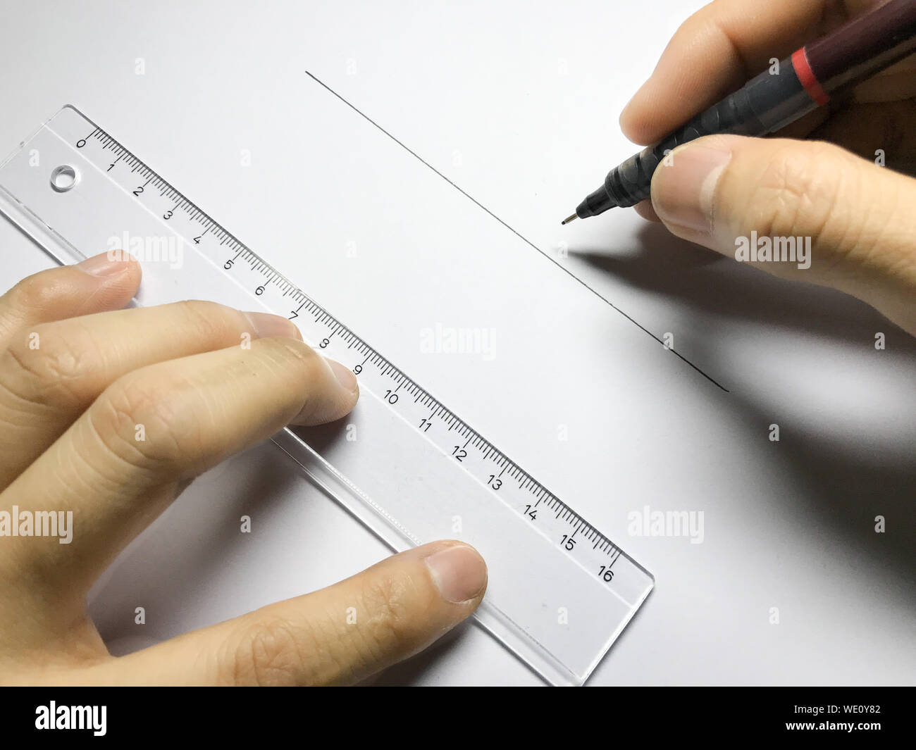 Hands with pen and paper hi-res stock photography and images - Alamy