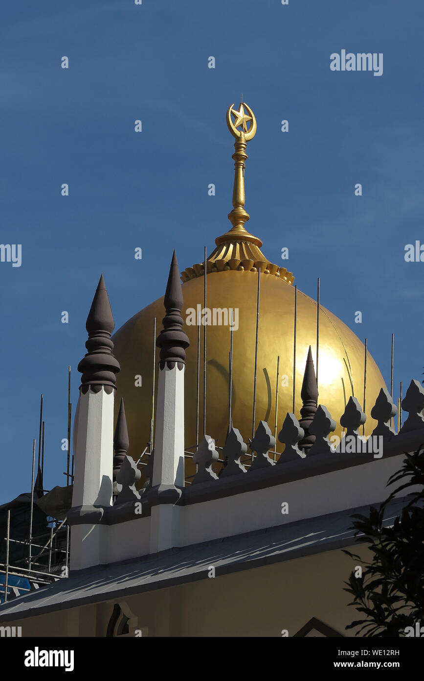 Mosque gold dome hi-res stock photography and images - Alamy