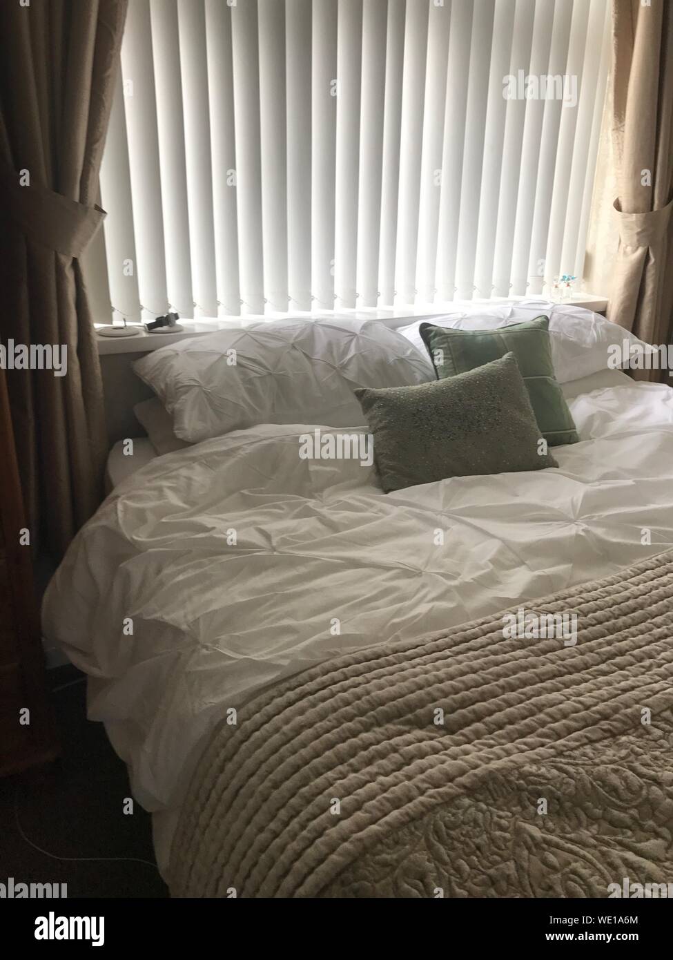 Crumpled pillows hi-res stock photography and images - Alamy