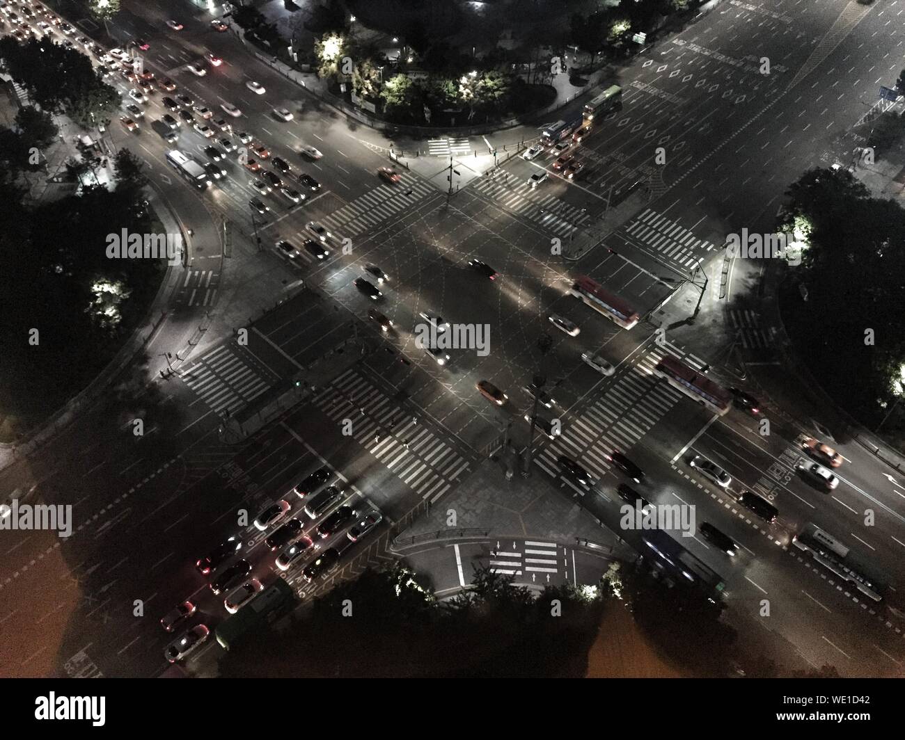 Cars on busy street hi-res stock photography and images - Alamy