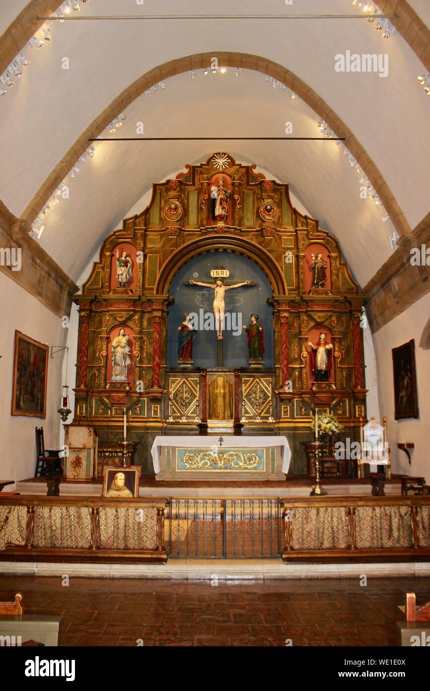 Church altar reredos hi-res stock photography and images - Alamy