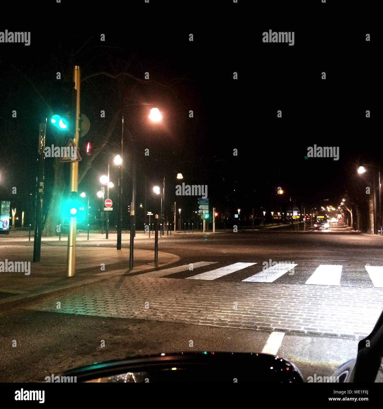 Street and road signals hi-res stock photography and images - Alamy