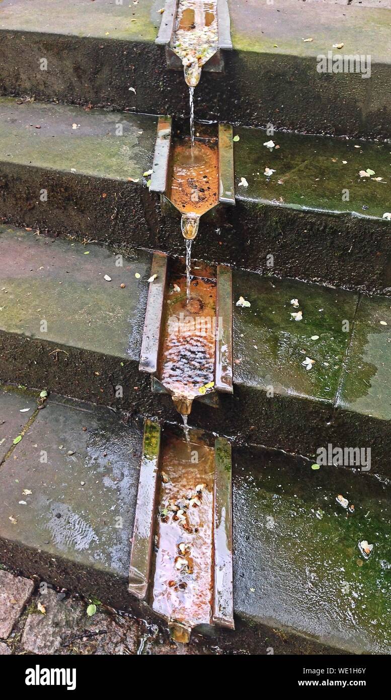 Water steps hi-res stock photography and images - Alamy