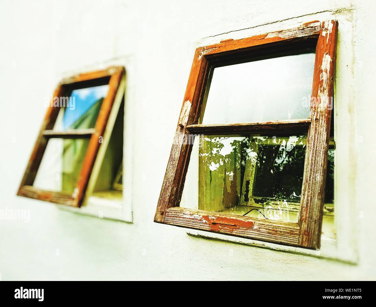 House with windows open hi-res stock photography and images - Alamy