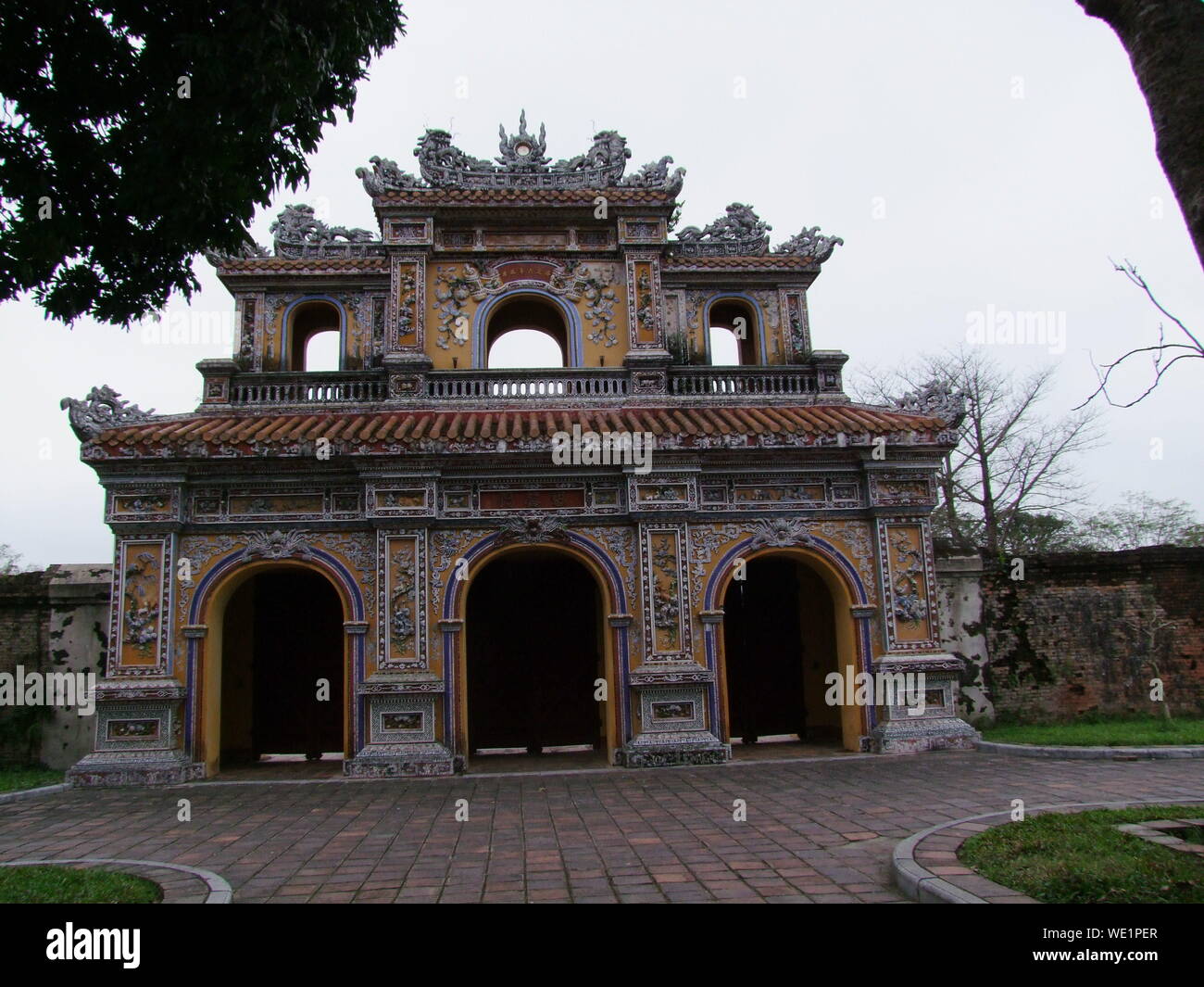 Temple entrance gate hi-res stock photography and images - Alamy