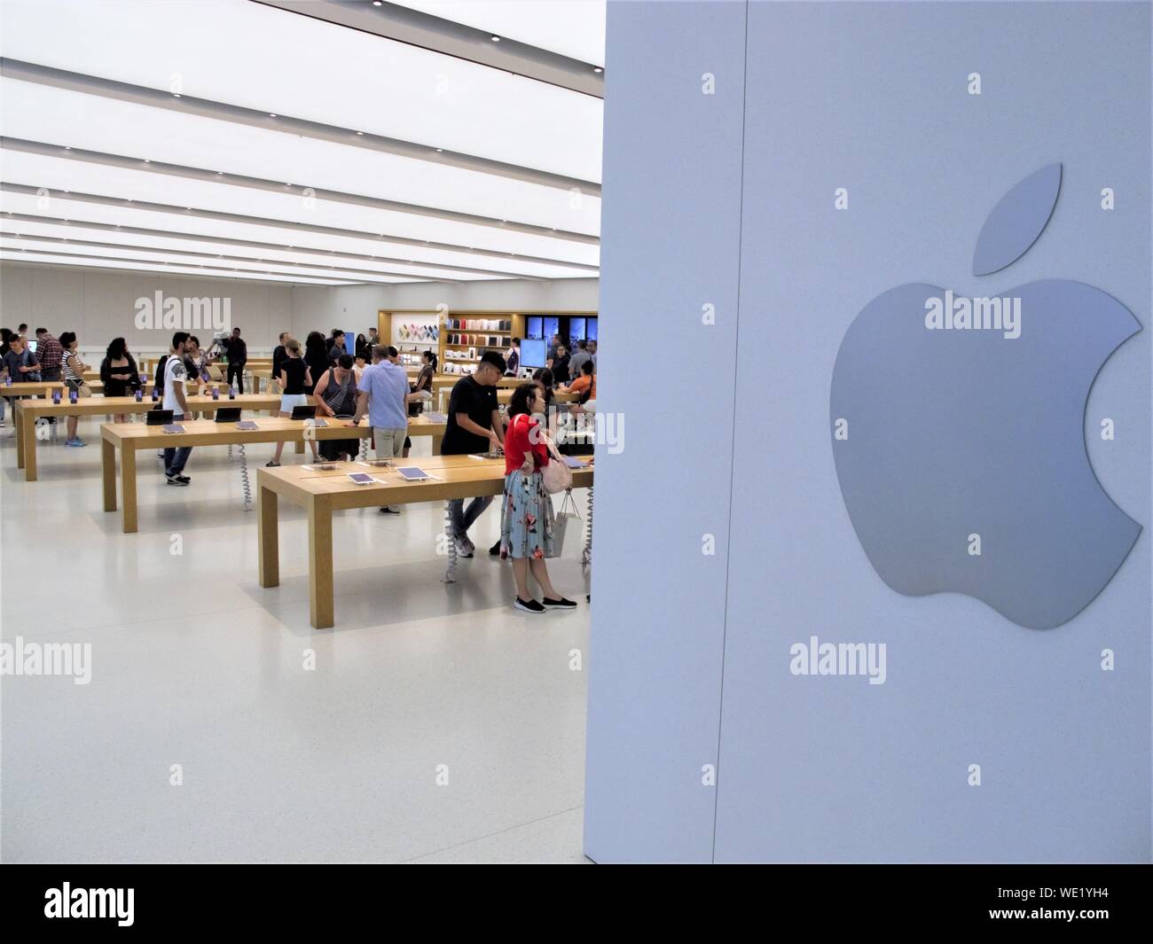 PEOPLE INSIDE APPLE PHONE STORE IN OCULUS WORLD TRADE CENTER IN ...