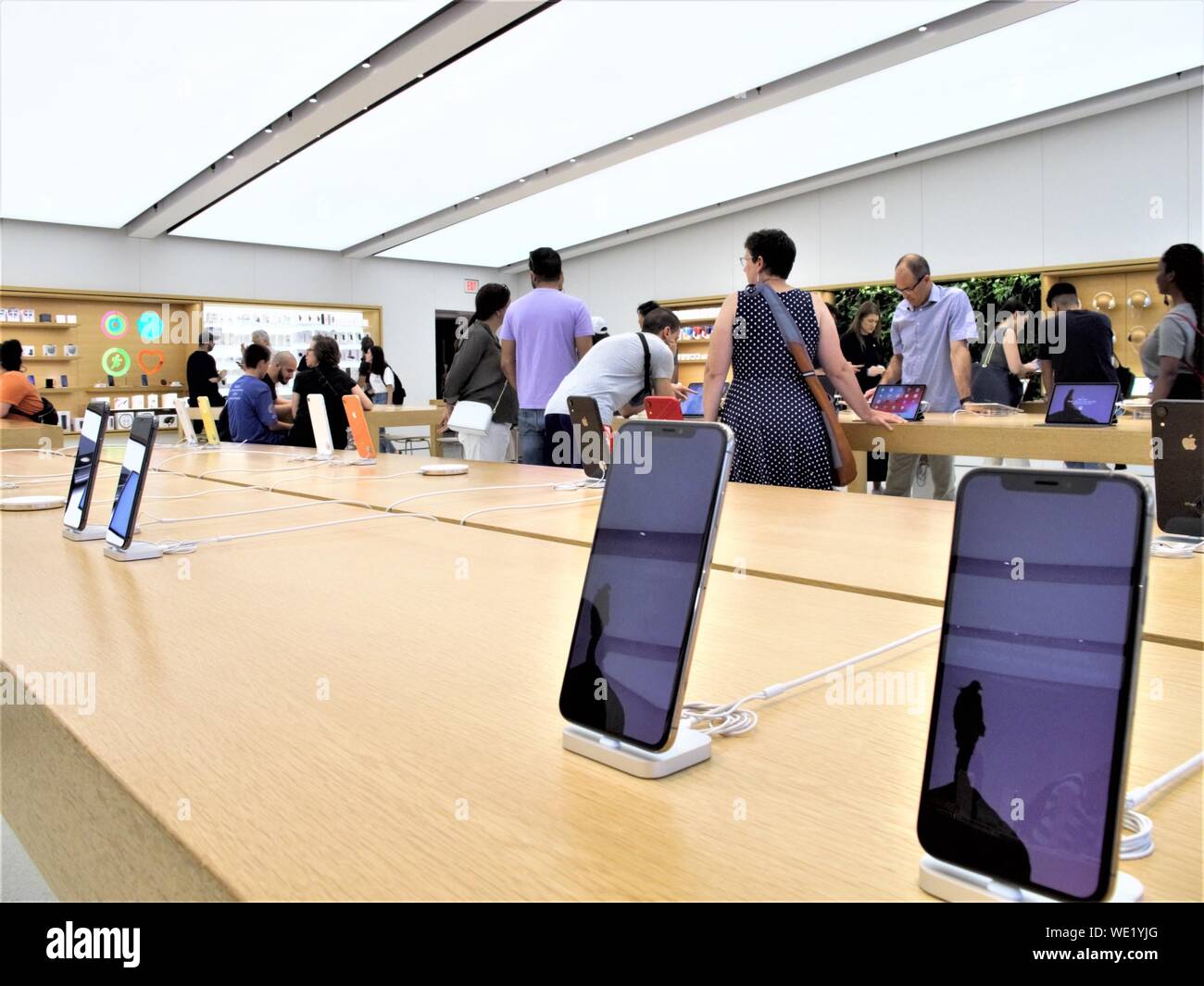 PEOPLE INSIDE APPLE PHONE STORE IN OCULUS WORLD TRADE CENTER IN ...