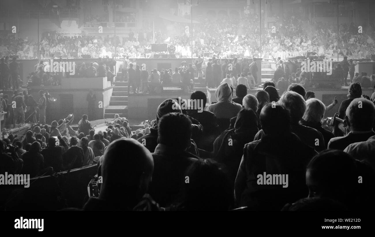 Women crowd boat hi-res stock photography and images - Alamy